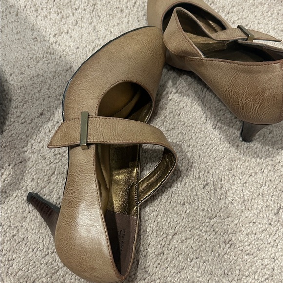 Kelly & Katie | Shoes | Kelly Katie Tan Heels | Poshmark